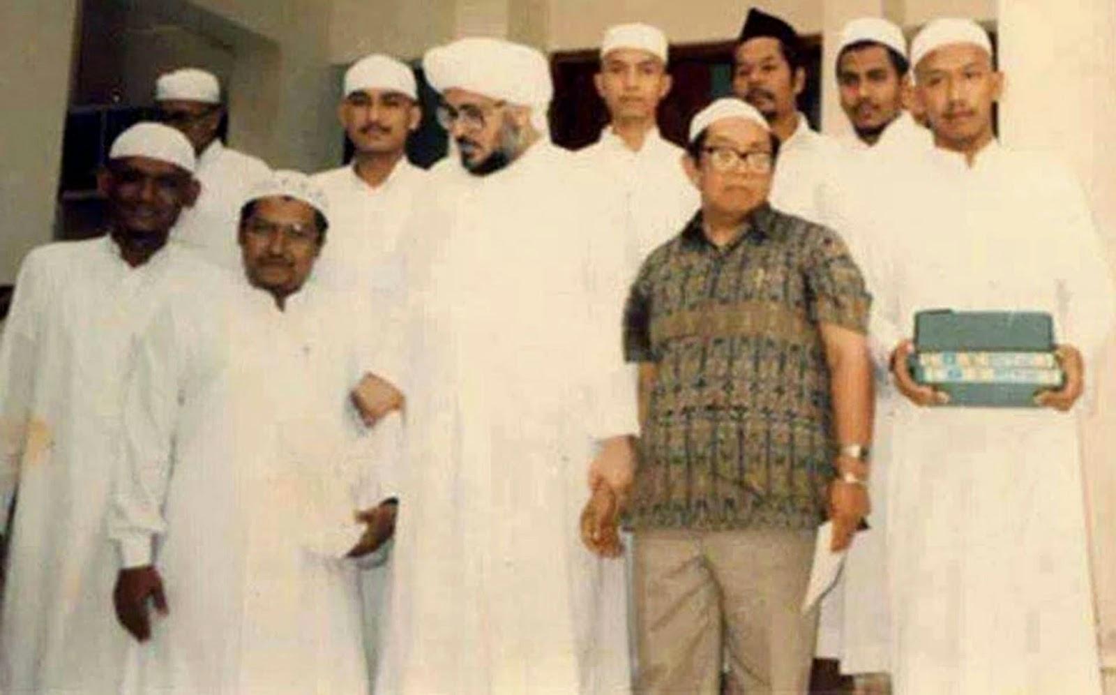 Telah Wafat, Sayyid Muhammad bin Alawi al-Maliki Masih Menemui ...